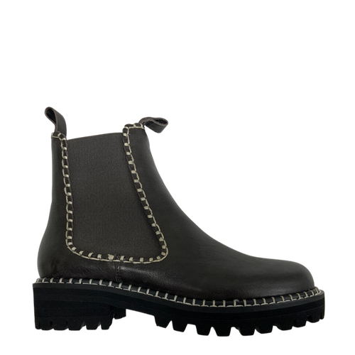 Bresley – Shoes On Picton